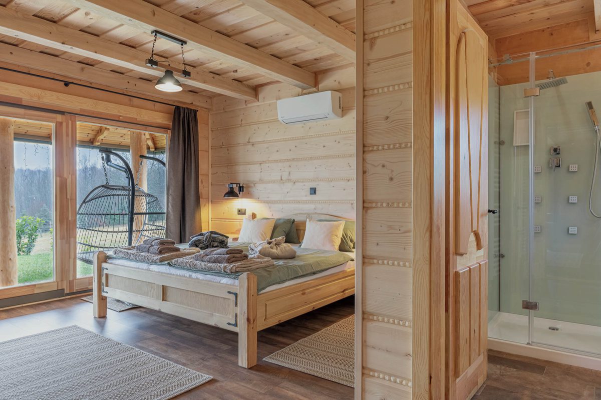 Rólunk - Hanga Prémium Rönkház